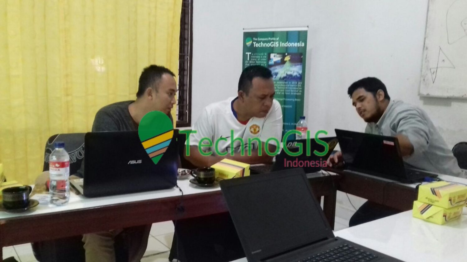 Pelatihan GIS Tingkat Dasar Periode Minggu ke-4 Oktober 2017 ...