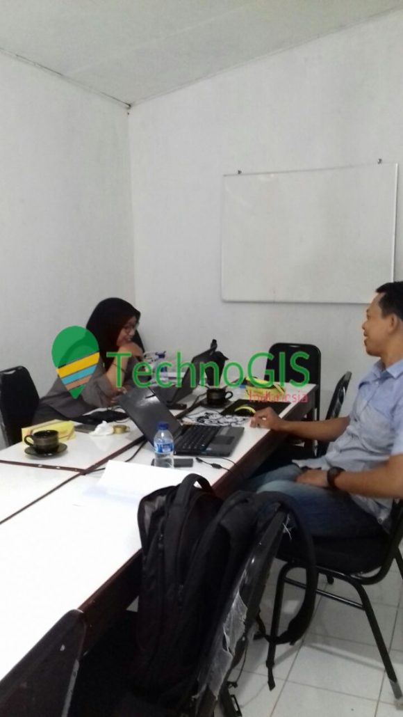 Pelatihan GIS Dasar Dinas Lingkungan Hidup Kediri | TechnoGIS Indonesia
