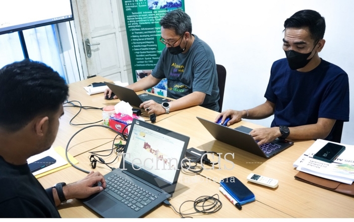 Pelatihan Integrasi Data GIS untuk Aktualisasi Sebaran Data HIV-AIDS ...