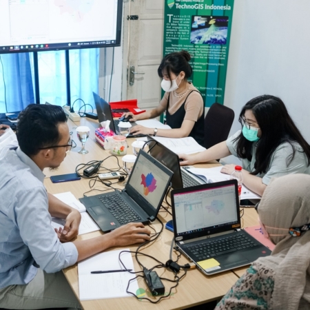 Pelatihan GIS Basic PT Riau Andalan Pulp and Paper Bulan Agustus Tahun ...